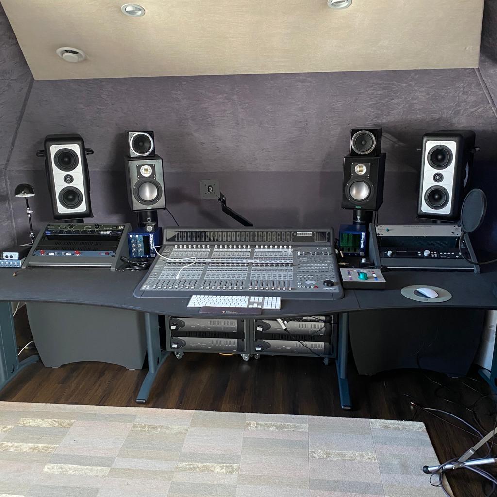 Used AKA Custom C|24 Furniture Desk with 10u rack tops – KMR Audio