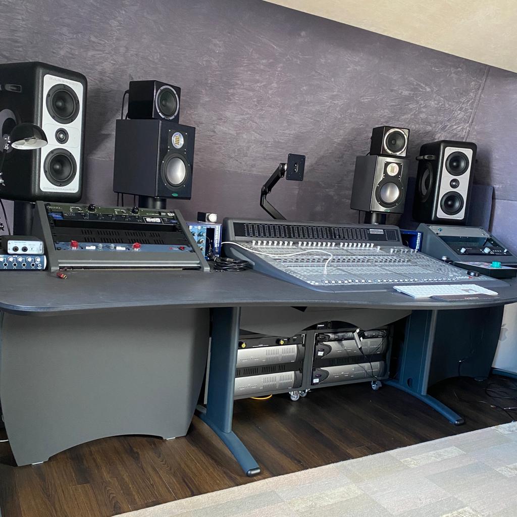 Used AKA Custom C|24 Furniture Desk with 10u rack tops – KMR Audio